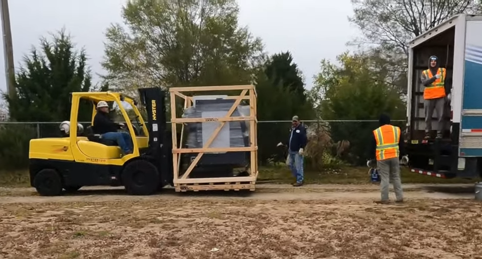 How a Rigging Company Can Help with Your 1500MX CNC Mill Delivery